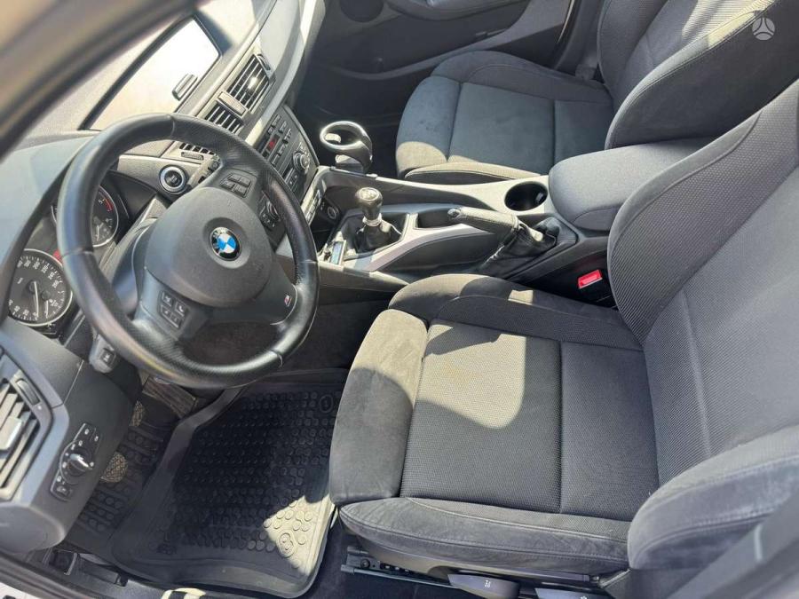 Balts BMW X1 2011 Utena, ar dzinēja tilpumu 2.00 L un nobraukumu 240 tūkst. km par 5990 €, foto 14 vietnē AUTOMOTO.COM.LV