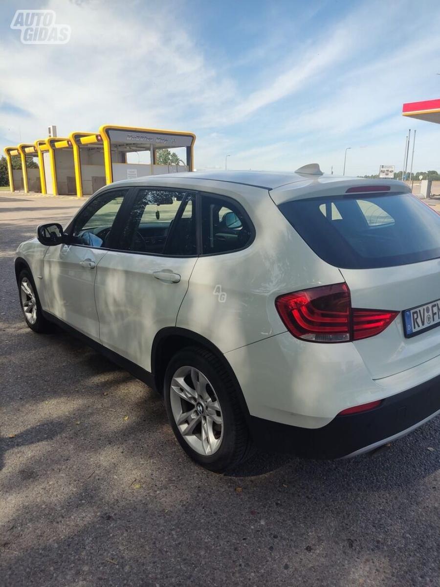White BMW X1 2011 in Sakiai, with an engine capacity of 2.00 L and mileage of 265 thousand km for 5850 €, photo 5 on AUTOMOTO.COM.LV