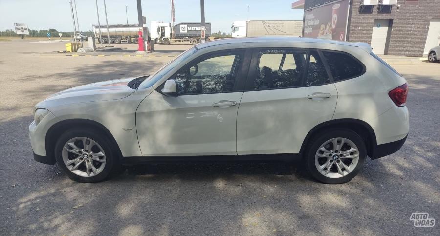 White BMW X1 2011 in Sakiai, with an engine capacity of 2.00 L and mileage of 265 thousand km for 5850 €, photo 6 on AUTOMOTO.COM.LV