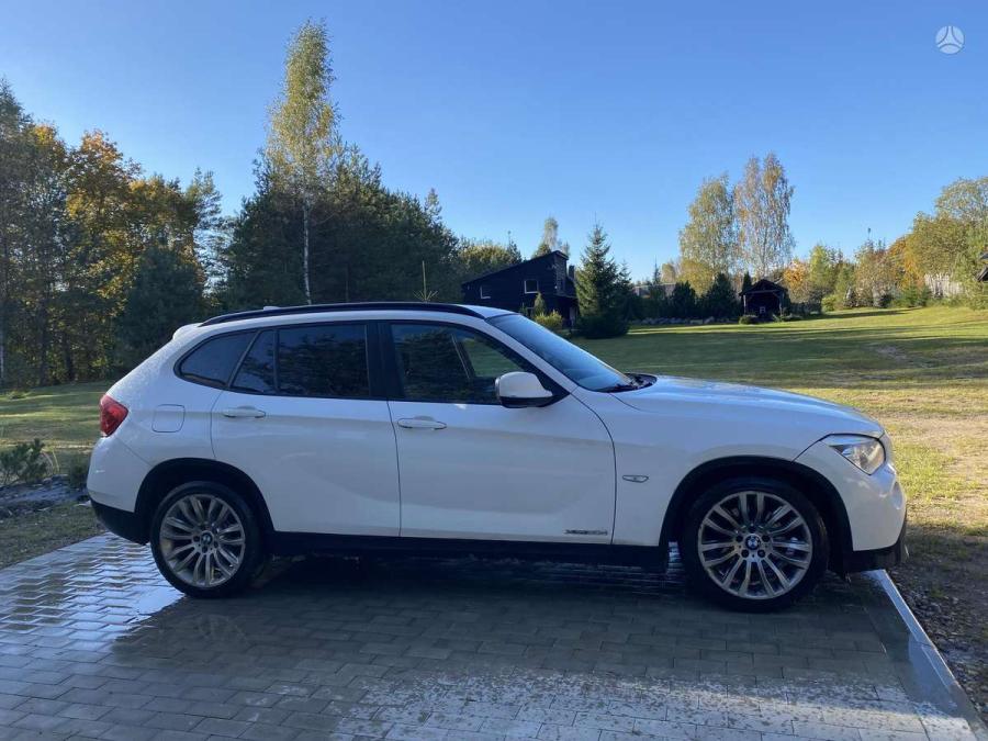 White BMW X1 2011 in Vilnius, with an engine capacity of 2.00 L and mileage of 225 thousand km for 6500 €, photo 4 on AUTOMOTO.COM.LV