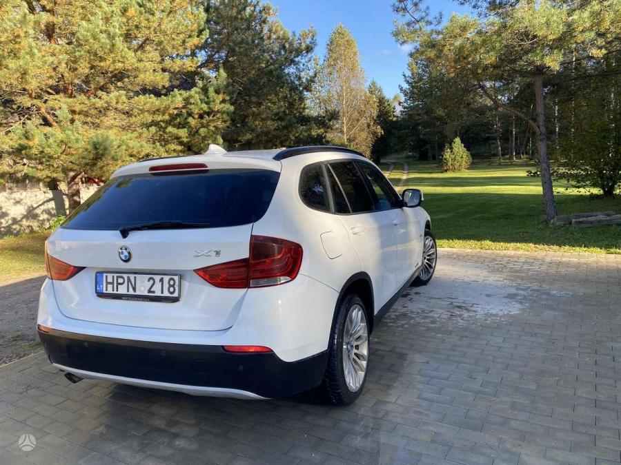 White BMW X1 2011 in Vilnius, with an engine capacity of 2.00 L and mileage of 225 thousand km for 6500 €, photo 7 on AUTOMOTO.COM.LV