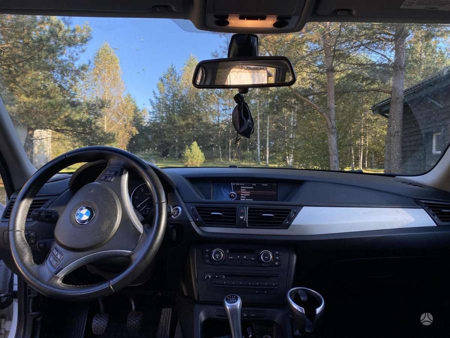 White BMW X1 2011 in Vilnius, with an engine capacity of 2.00 L and mileage of 225 thousand km for 6500 €, photo 10 on AUTOMOTO.COM.LV