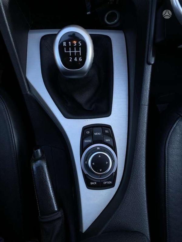 BMW X1 2011 in Vilnius on AUTOMOTO.COM.LV White BMW X1 2011 in Vilnius, with an engine capacity of 2.00 L and mileage of 225 thousand km for 6500 €, photo 11 on AUTOMOTO.COM.LV