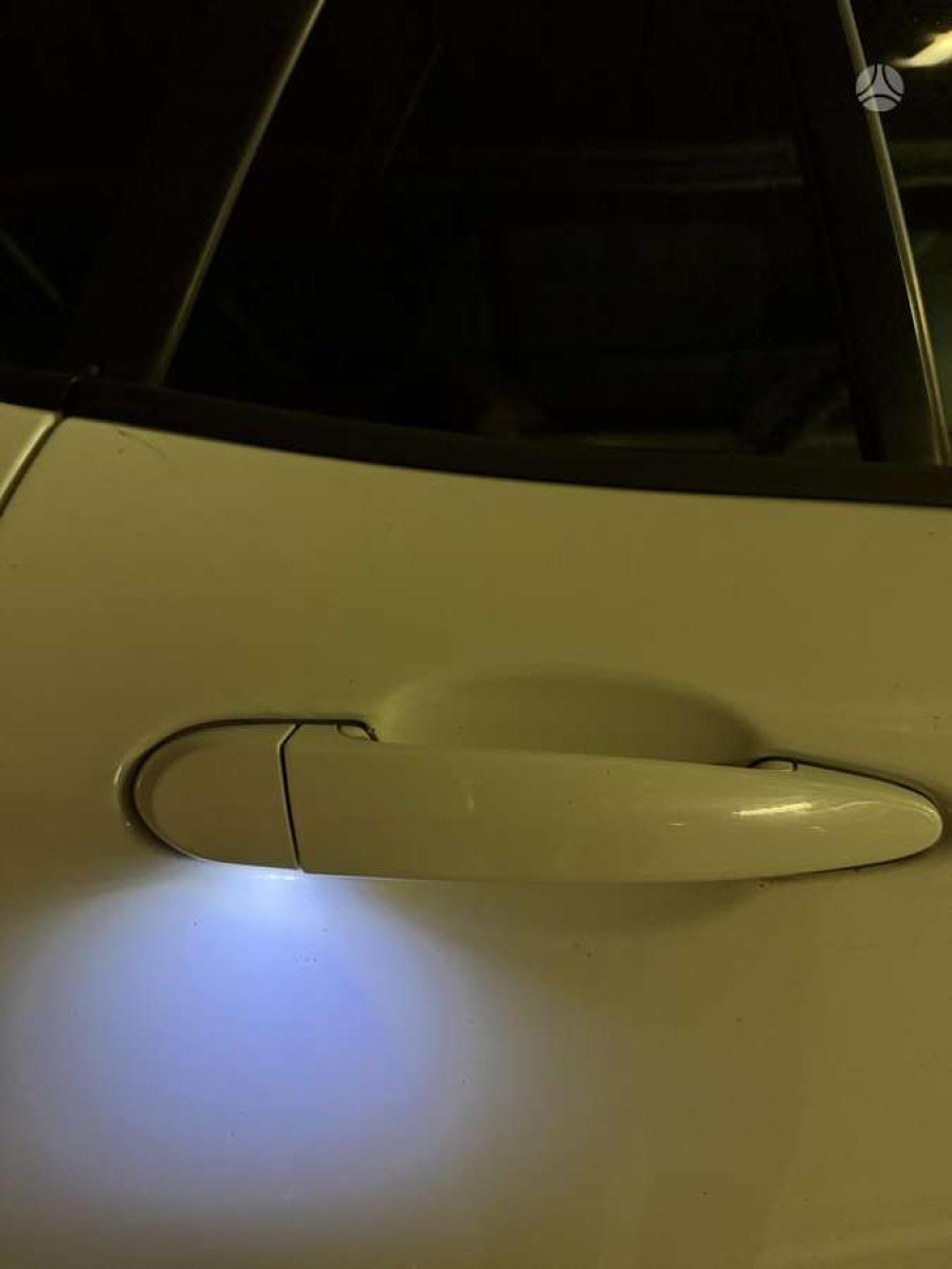 White BMW X1 2011 in Vilnius, with an engine capacity of 2.00 L and mileage of 225 thousand km for 6500 €, photo 13 on AUTOMOTO.COM.LV