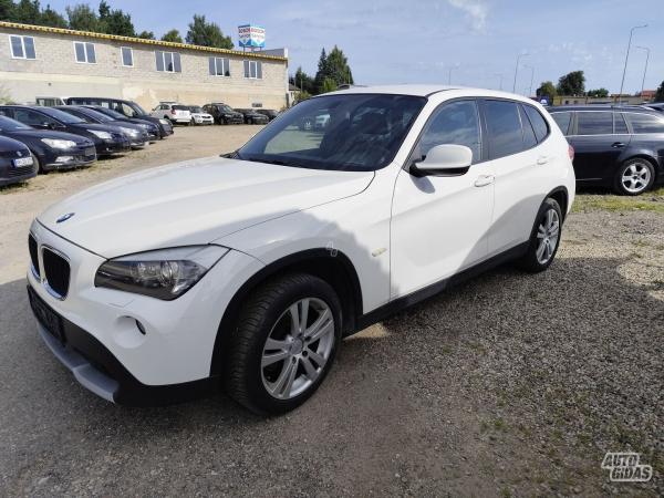 БМВ Х1 2011 в Утена на AUTOMOTO.COM.LV Белый БМВ Х1 2011 в Утена, объемом двигателя 2.00 л и пробегом 240 тыс. км за 5990 €, фото 4 на AUTOMOTO.COM.LV