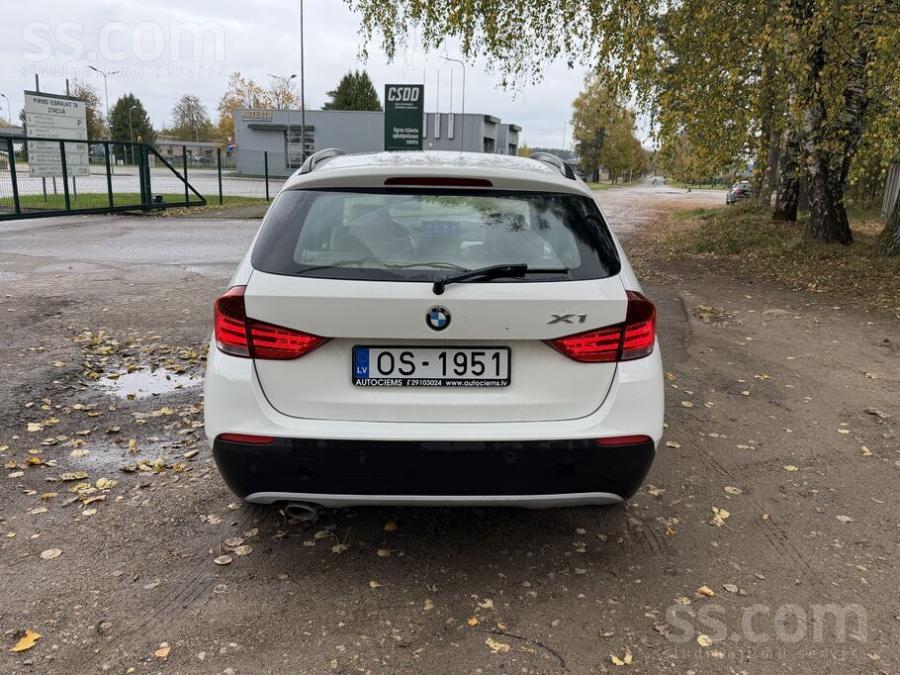 Balts BMW X1 2011 Ogre, ar dzinēja tilpumu 2.00 L un nobraukumu 133 tūkst. km par 8699 €, foto 7 vietnē AUTOMOTO.COM.LV