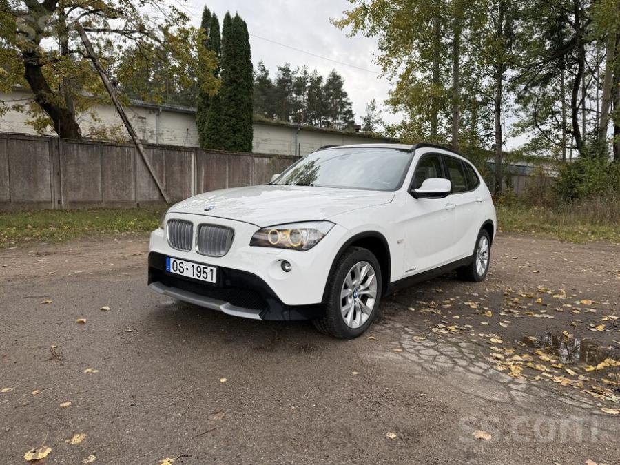 Balts BMW X1 2011 Ogre, ar dzinēja tilpumu 2.00 L un nobraukumu 133 tūkst. km par 8699 €, foto 14 vietnē AUTOMOTO.COM.LV