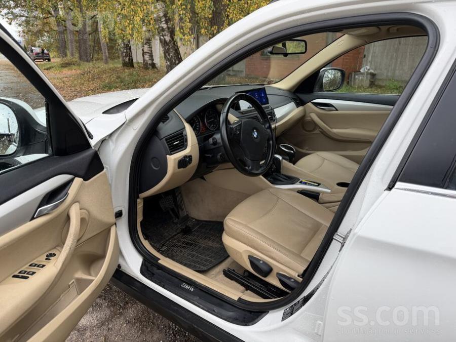 Balts BMW X1 2011 Ogre, ar dzinēja tilpumu 2.00 L un nobraukumu 133 tūkst. km par 8699 €, foto 20 vietnē AUTOMOTO.COM.LV