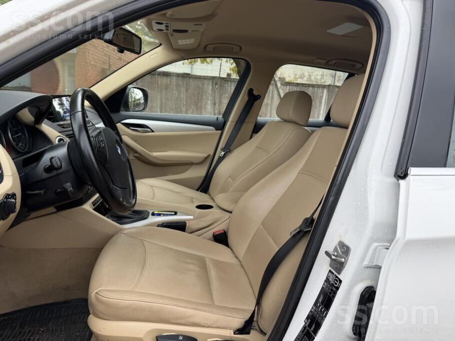 Balts BMW X1 2011 Ogre, ar dzinēja tilpumu 2.00 L un nobraukumu 133 tūkst. km par 8699 €, foto 21 vietnē AUTOMOTO.COM.LV