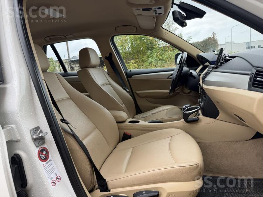 Balts BMW X1 2011 Ogre, ar dzinēja tilpumu 2.00 L un nobraukumu 133 tūkst. km par 8699 €, foto 23 vietnē AUTOMOTO.COM.LV
