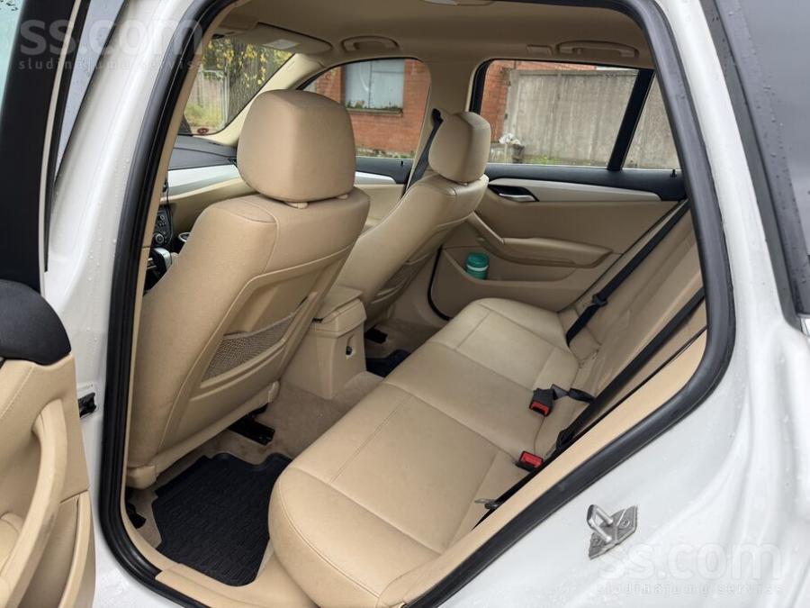 Balts BMW X1 2011 Ogre, ar dzinēja tilpumu 2.00 L un nobraukumu 133 tūkst. km par 8699 €, foto 29 vietnē AUTOMOTO.COM.LV