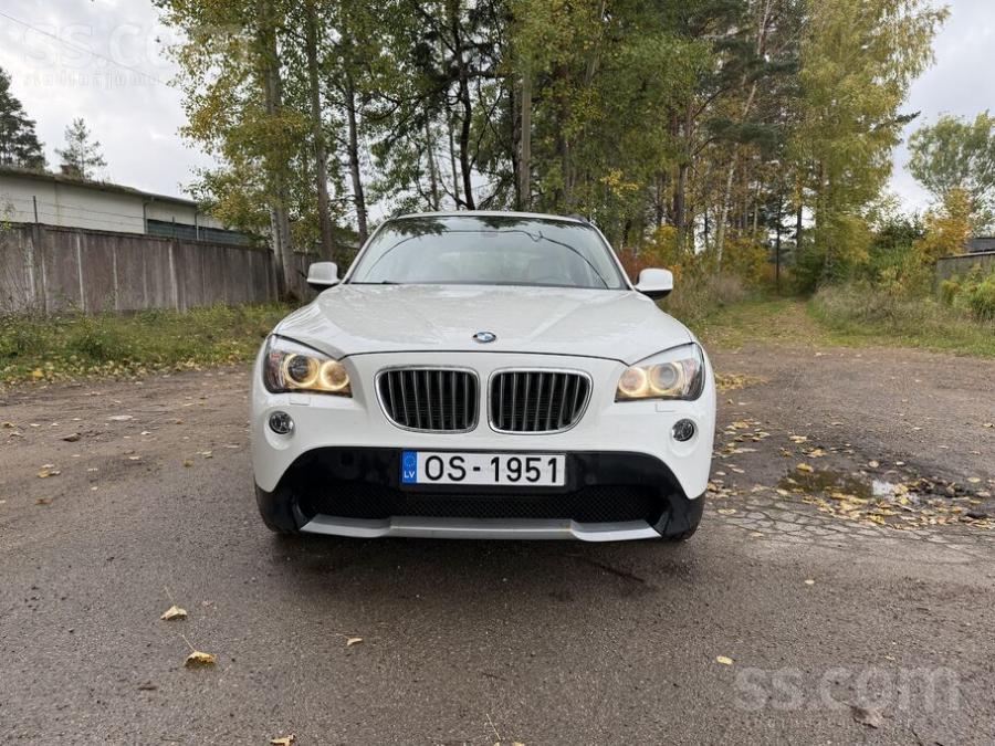 Balts BMW X1 2011 Ogre, ar dzinēja tilpumu 2.00 L un nobraukumu 133 tūkst. km par 8699 €, foto 34 vietnē AUTOMOTO.COM.LV