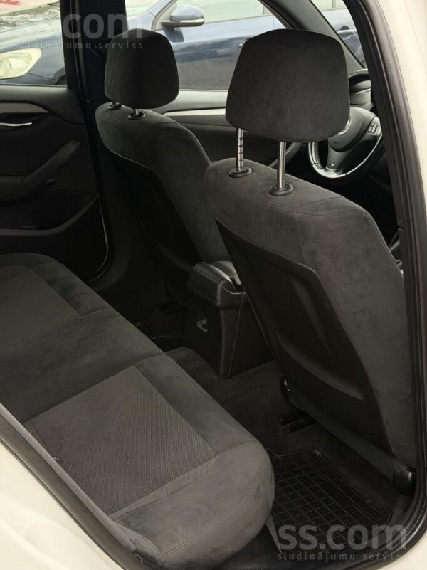 Balts BMW X1 2011 Rīga, ar dzinēja tilpumu 2.00 L un nobraukumu 241 tūkst. km par 7980 €, foto 11 vietnē AUTOMOTO.COM.LV