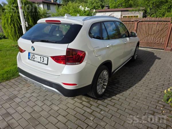 White BMW X1 2012 in Riga, with an engine capacity of 2.00 L and mileage of 126 thousand km for 9150 €, photo 2 on AUTOMOTO.COM.LV