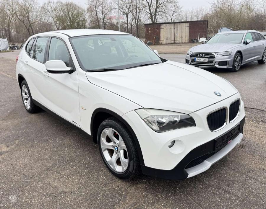 White BMW X1 2012 in Panevezys, with an engine capacity of 2.00 L and mileage of 258 thousand km for 5100 €, photo 2 on AUTOMOTO.COM.LV