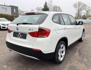 White BMW X1 2012 in Panevezys, with an engine capacity of 2.00 L and mileage of 258 thousand km for 5100 €, photo 4 on AUTOMOTO.COM.LV