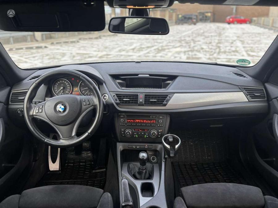 White BMW X1 2012 in Vilnius, with an engine capacity of 2.00 L and mileage of 164 thousand km for 6500 €, photo 10 on AUTOMOTO.COM.LV