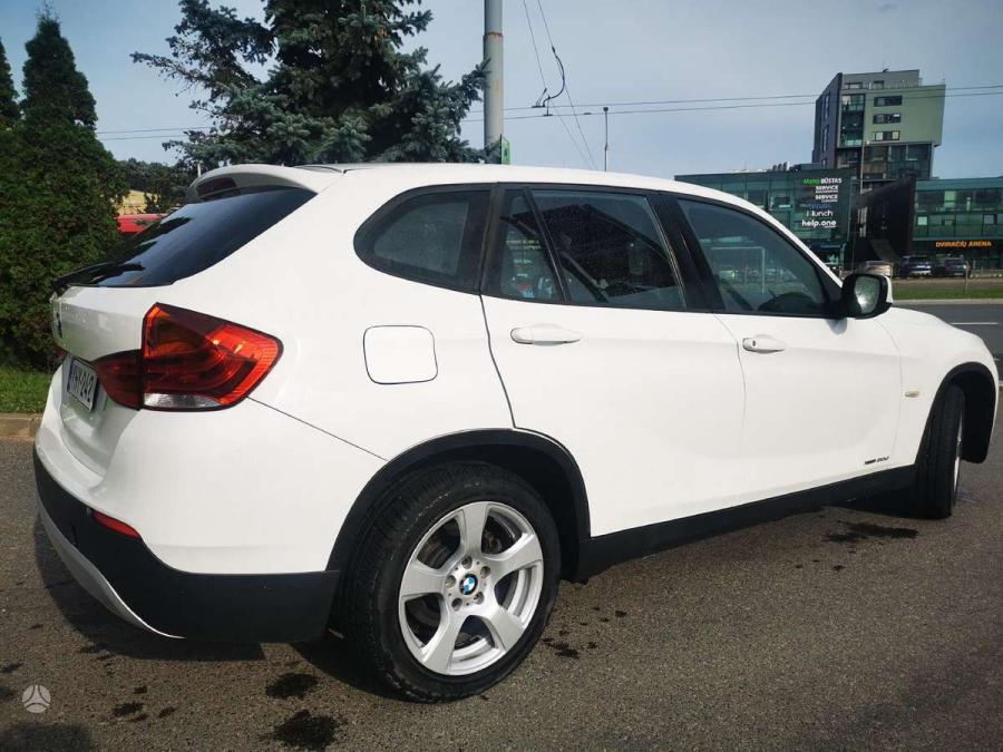 White BMW X1 2012 in Vilnius, with an engine capacity of 2.00 L and mileage of 88 thousand km for 8600 €, photo 7 on AUTOMOTO.COM.LV
