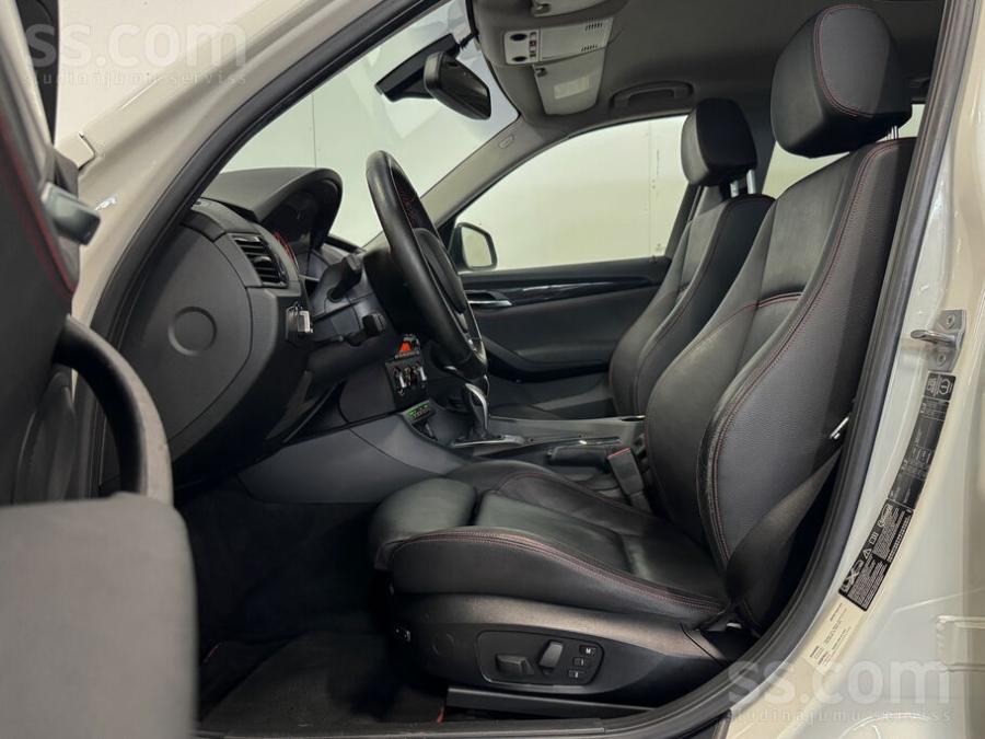 White BMW X1 2012 in Jurmala, with an engine capacity of 2.00 L and mileage of 195 thousand km for 8995 €, photo 18 on AUTOMOTO.COM.LV