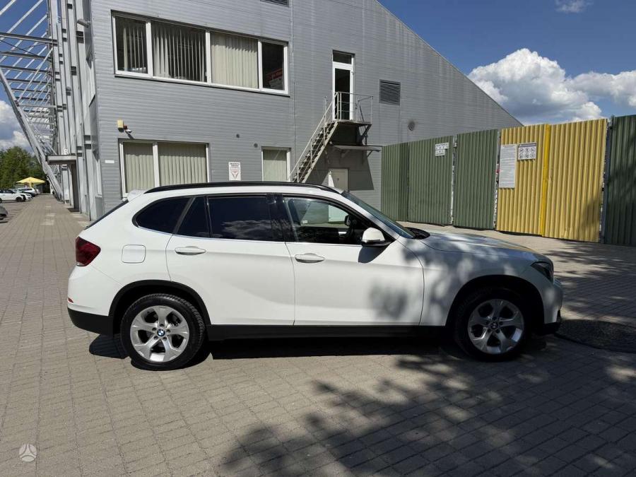 Balts BMW X1 2012 Marijampole, ar dzinēja tilpumu 2.00 L un nobraukumu 150 tūkst. km par 5900 €, foto 6 vietnē AUTOMOTO.COM.LV