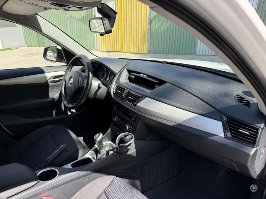 Balts BMW X1 2012 Marijampole, ar dzinēja tilpumu 2.00 L un nobraukumu 150 tūkst. km par 5900 €, foto 11 vietnē AUTOMOTO.COM.LV
