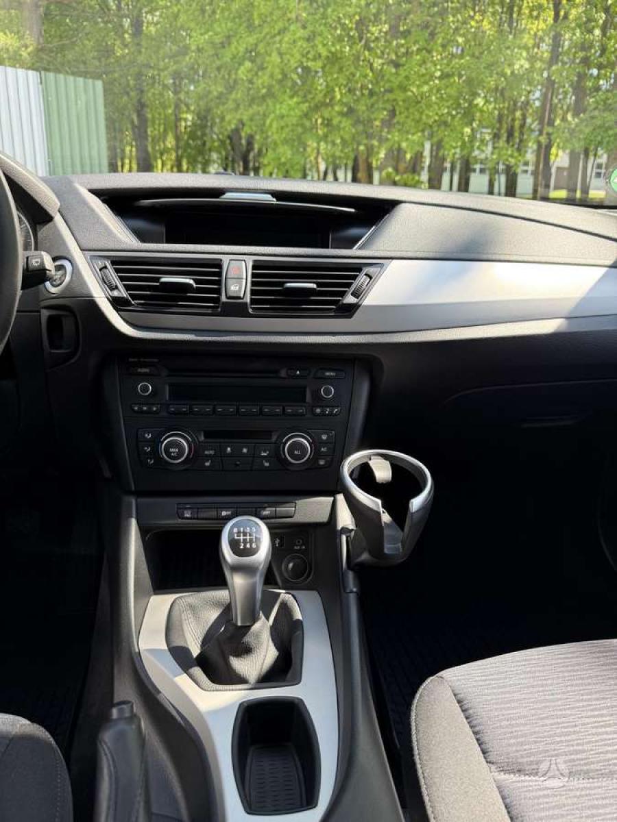 Balts BMW X1 2012 Marijampole, ar dzinēja tilpumu 2.00 L un nobraukumu 150 tūkst. km par 5900 €, foto 12 vietnē AUTOMOTO.COM.LV