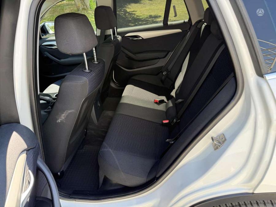 Balts BMW X1 2012 Marijampole, ar dzinēja tilpumu 2.00 L un nobraukumu 150 tūkst. km par 5900 €, foto 15 vietnē AUTOMOTO.COM.LV