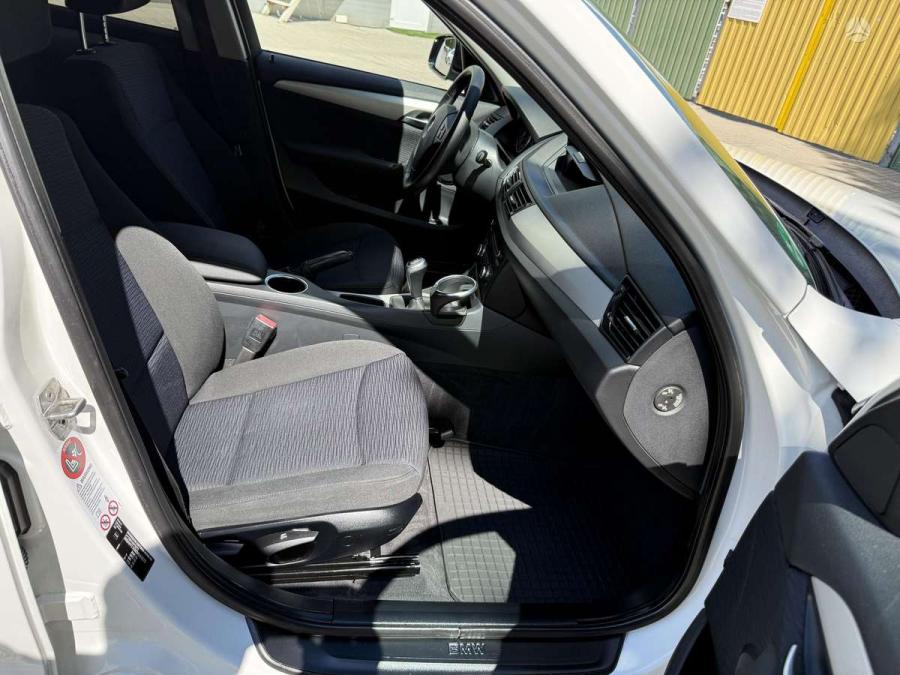 Balts BMW X1 2012 Marijampole, ar dzinēja tilpumu 2.00 L un nobraukumu 150 tūkst. km par 5900 €, foto 18 vietnē AUTOMOTO.COM.LV