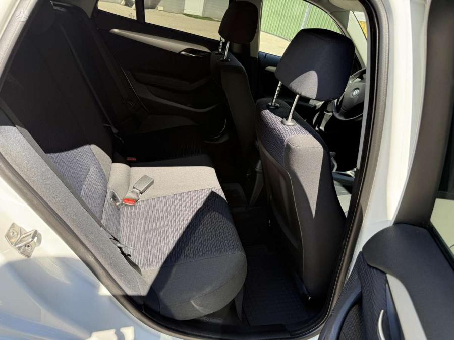 Balts BMW X1 2012 Marijampole, ar dzinēja tilpumu 2.00 L un nobraukumu 150 tūkst. km par 5900 €, foto 19 vietnē AUTOMOTO.COM.LV