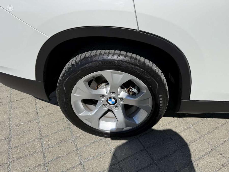 Balts BMW X1 2012 Marijampole, ar dzinēja tilpumu 2.00 L un nobraukumu 150 tūkst. km par 5900 €, foto 22 vietnē AUTOMOTO.COM.LV