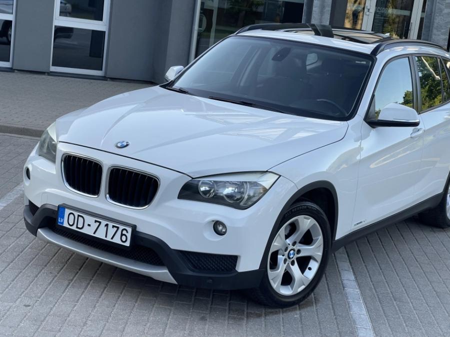 White BMW X1 2012 in Riga, with an engine capacity of 2.00 L and mileage of 245 thousand km for 5900 €, photo 4 on AUTOMOTO.COM.LV