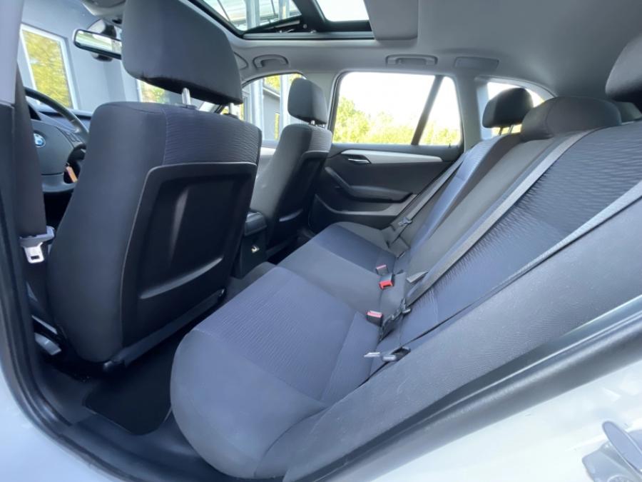 White BMW X1 2012 in Riga, with an engine capacity of 2.00 L and mileage of 245 thousand km for 5900 €, photo 23 on AUTOMOTO.COM.LV
