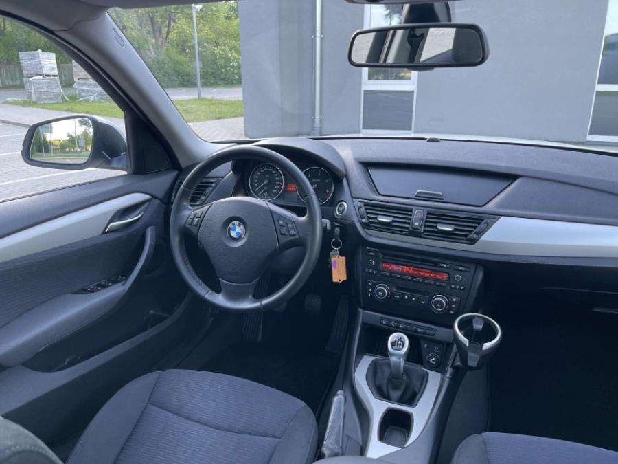 White BMW X1 2012 in Riga, with an engine capacity of 2.00 L and mileage of 245 thousand km for 5900 €, photo 26 on AUTOMOTO.COM.LV