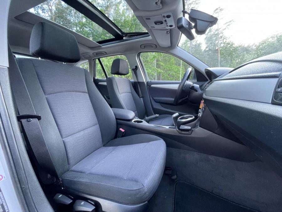 White BMW X1 2012 in Riga, with an engine capacity of 2.00 L and mileage of 245 thousand km for 5900 €, photo 31 on AUTOMOTO.COM.LV