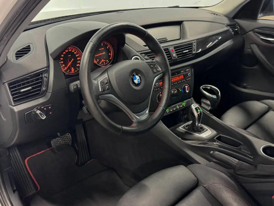 White BMW X1 2012 in Jurmala, with an engine capacity of 2.00 L and mileage of 195 thousand km for 8995 €, photo 18 on AUTOMOTO.COM.LV