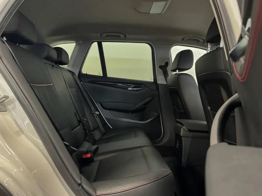 White BMW X1 2012 in Jurmala, with an engine capacity of 2.00 L and mileage of 195 thousand km for 8995 €, photo 26 on AUTOMOTO.COM.LV