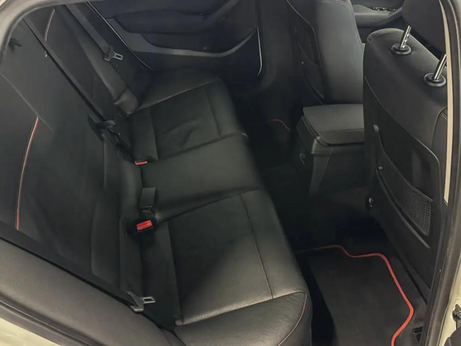 White BMW X1 2012 in Jurmala, with an engine capacity of 2.00 L and mileage of 195 thousand km for 8995 €, photo 27 on AUTOMOTO.COM.LV