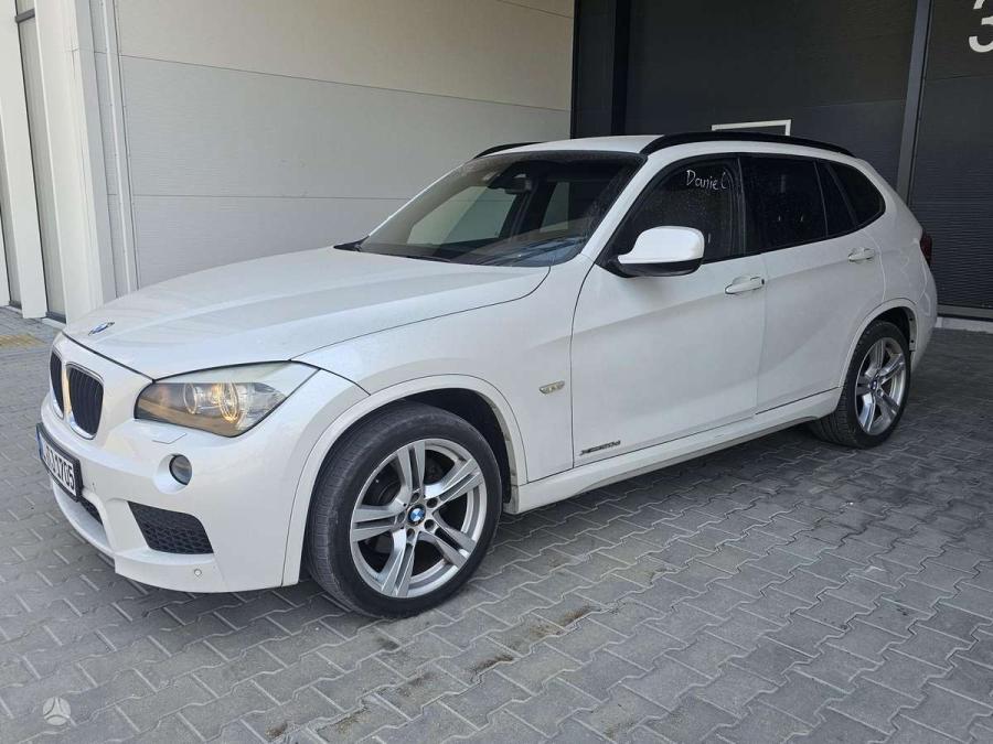 White BMW X1 2012 in Vilnius, with an engine capacity of 2.00 L and mileage of 292 thousand km for 8550 €, photo 3 on AUTOMOTO.COM.LV