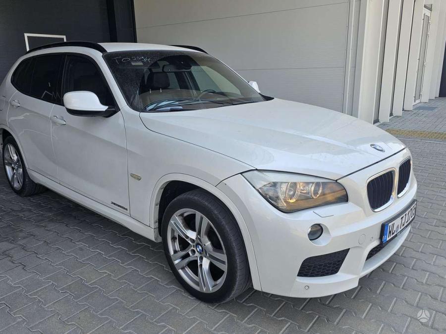 White BMW X1 2012 in Vilnius, with an engine capacity of 2.00 L and mileage of 292 thousand km for 8550 €, photo 4 on AUTOMOTO.COM.LV