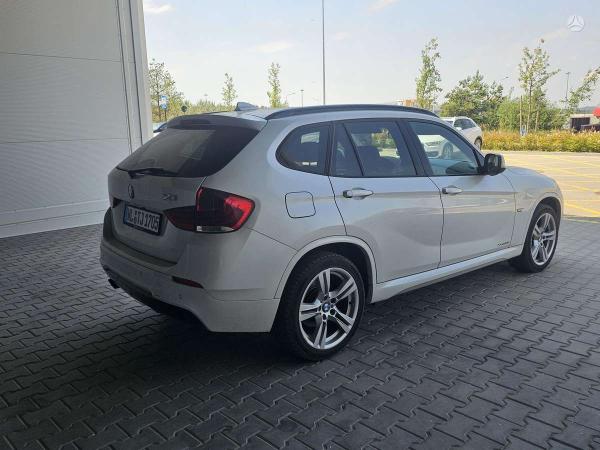 White BMW X1 2012 in Vilnius, with an engine capacity of 2.00 L and mileage of 292 thousand km for 8550 €, photo 4 on AUTOMOTO.COM.LV
