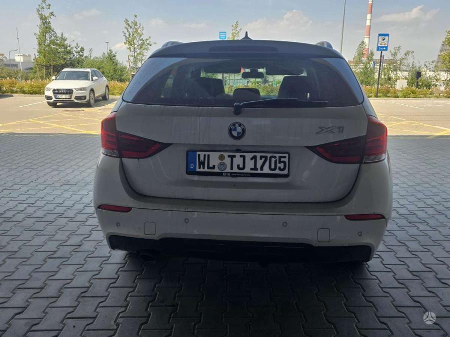 White BMW X1 2012 in Vilnius, with an engine capacity of 2.00 L and mileage of 292 thousand km for 8550 €, photo 6 on AUTOMOTO.COM.LV