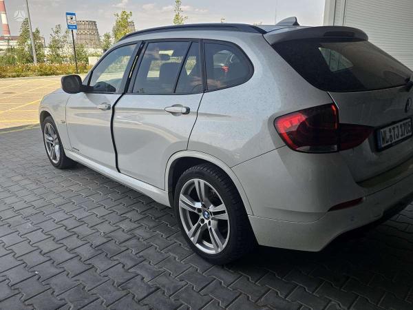 White BMW X1 2012 in Vilnius, with an engine capacity of 2.00 L and mileage of 292 thousand km for 8550 €, photo 6 on AUTOMOTO.COM.LV