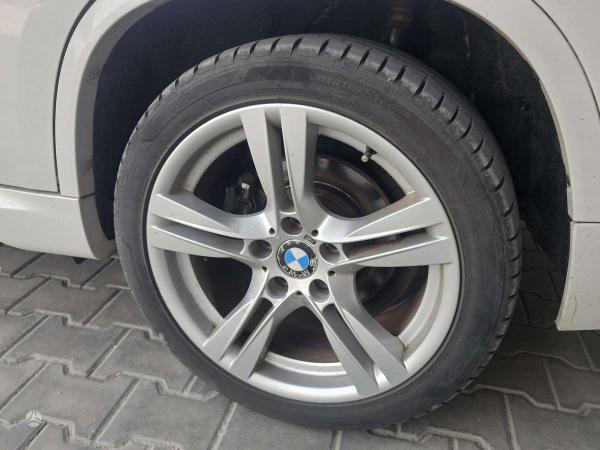 White BMW X1 2012 in Vilnius, with an engine capacity of 2.00 L and mileage of 292 thousand km for 8550 €, photo 7 on AUTOMOTO.COM.LV
