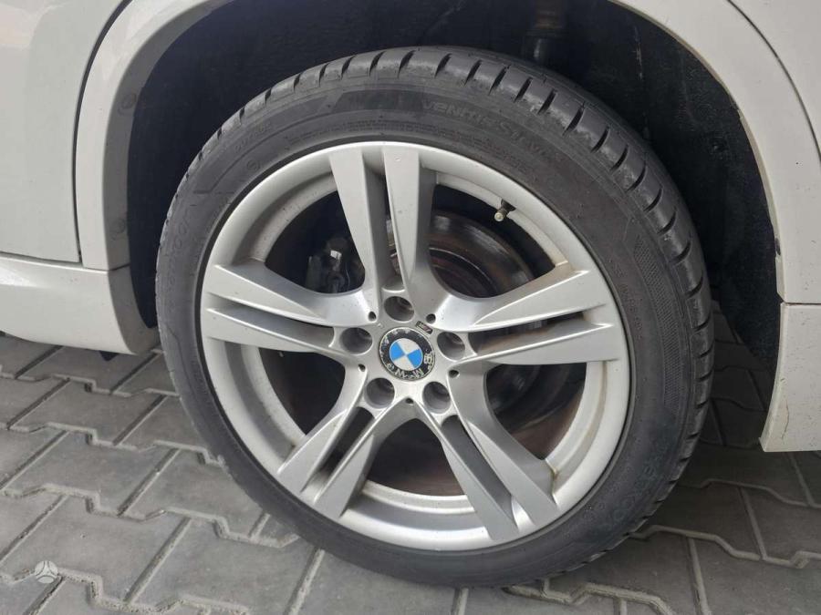 White BMW X1 2012 in Vilnius, with an engine capacity of 2.00 L and mileage of 292 thousand km for 8550 €, photo 8 on AUTOMOTO.COM.LV