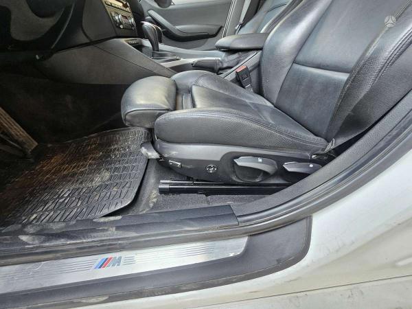 White BMW X1 2012 in Vilnius, with an engine capacity of 2.00 L and mileage of 292 thousand km for 8550 €, photo 9 on AUTOMOTO.COM.LV