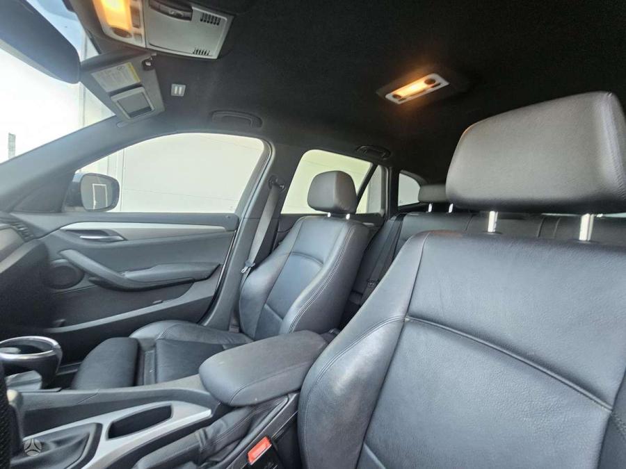 White BMW X1 2012 in Vilnius, with an engine capacity of 2.00 L and mileage of 292 thousand km for 8550 €, photo 12 on AUTOMOTO.COM.LV