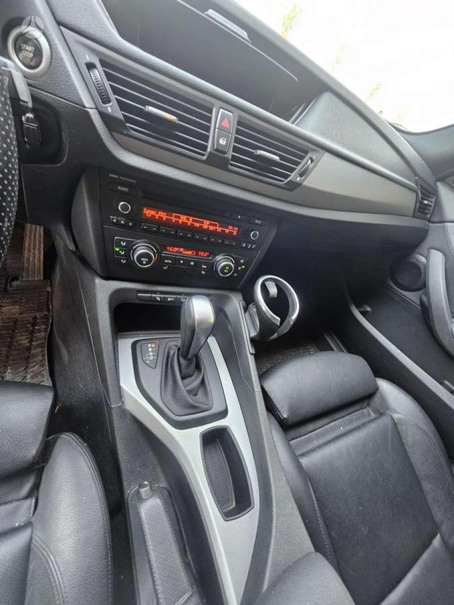 White BMW X1 2012 in Vilnius, with an engine capacity of 2.00 L and mileage of 292 thousand km for 8550 €, photo 14 on AUTOMOTO.COM.LV