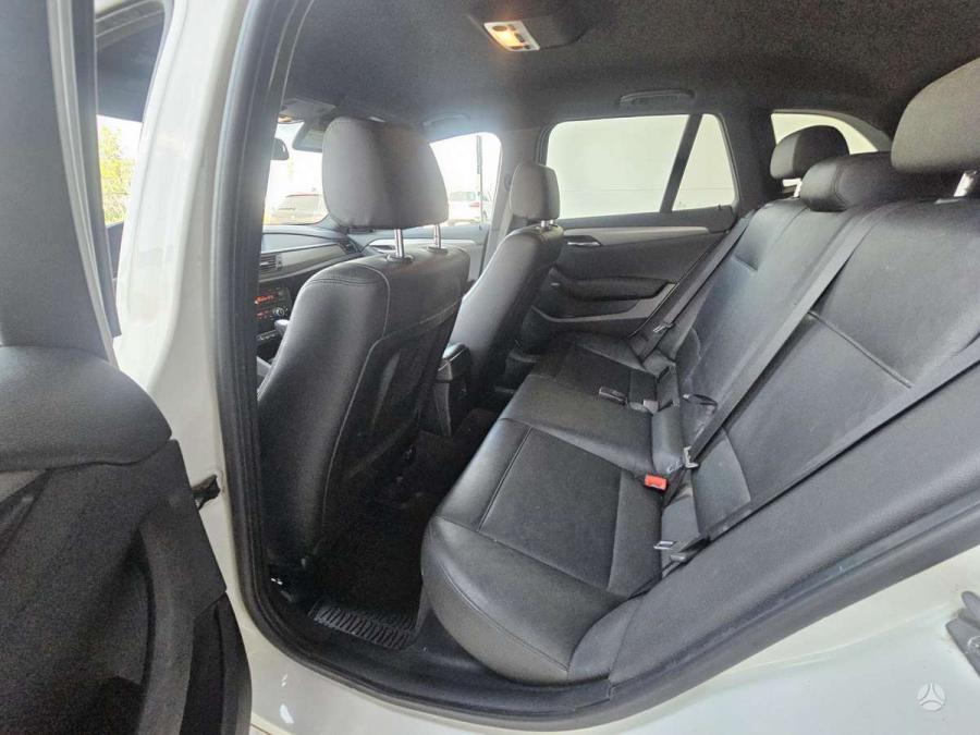 White BMW X1 2012 in Vilnius, with an engine capacity of 2.00 L and mileage of 292 thousand km for 8550 €, photo 15 on AUTOMOTO.COM.LV
