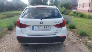White BMW X1 2012 in Utena, with an engine capacity of 2.00 L and mileage of 227 thousand km for 8300 €, photo 4 on AUTOMOTO.COM.LV