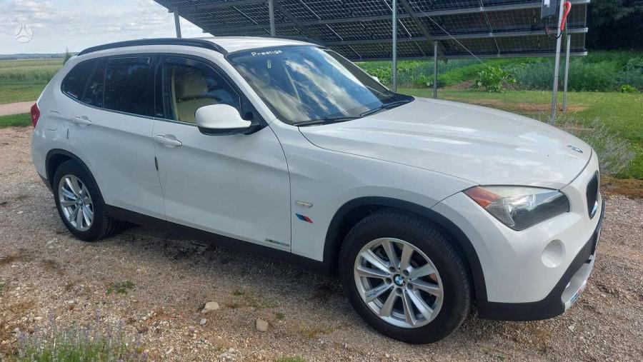 White BMW X1 2012 in Utena, with an engine capacity of 2.00 L and mileage of 227 thousand km for 8300 €, photo 5 on AUTOMOTO.COM.LV